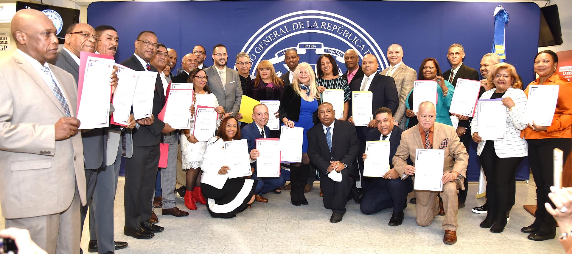 Uasd gradúa 43 estudiantes en diplomado derecho inmobiliario en ciudad ...